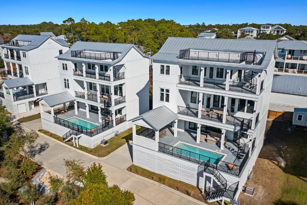 The Road to the Triple Crown - Gulf Views with Large Private Pool Area ...
