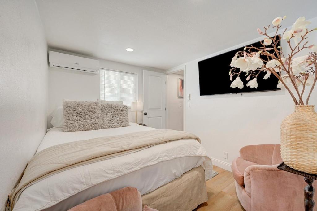 Chic & Cozy Casita-10 min to Fremont St, Las Vegas (ažurirane cene za ...