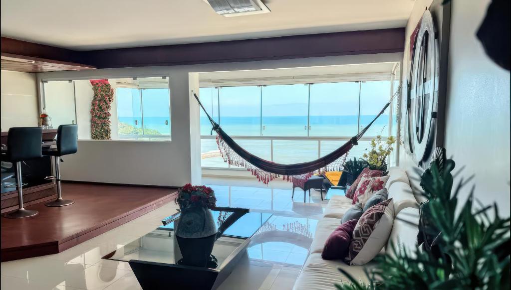 Frente Mar alto padrão 250m2 pé na areia 3 garagens, Balneário Camboriú ...