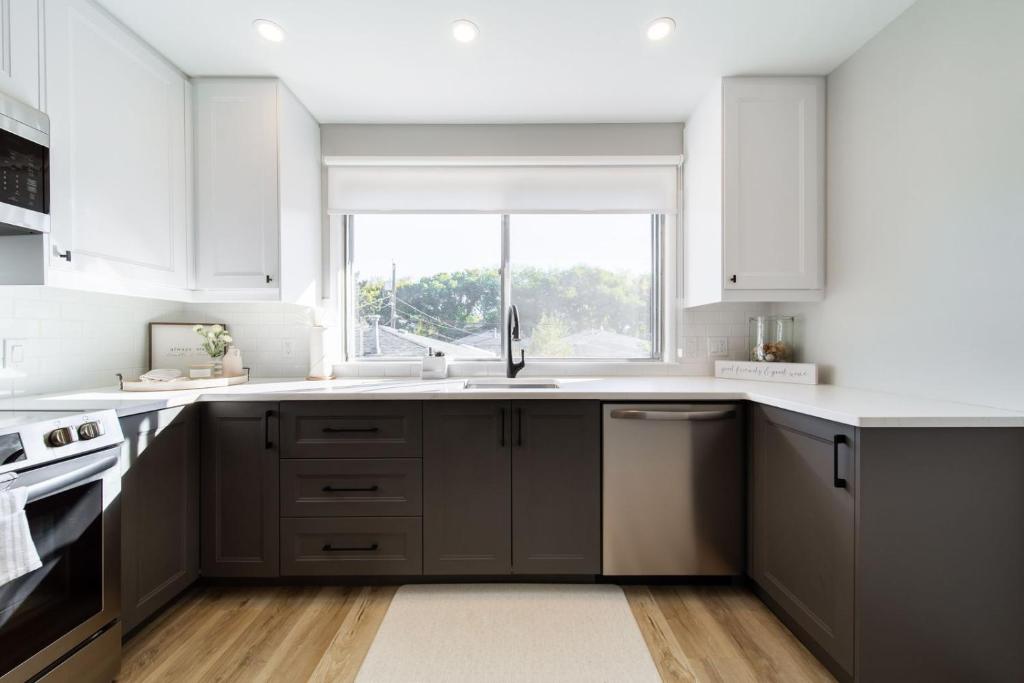 Newly Renovated, Bright & Cozy 3 bdrm Home - 6min from Rogers Arena ...