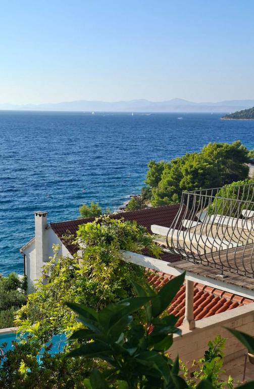 Ferienhaus mit Pool und Meerzugang, Razvala (precios actualizados 2026)