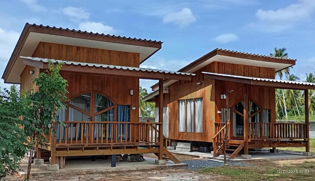 Wood Cabin by the bay or Awnon Beach at Time Travel Club, Ban Pak Ba Ra ...