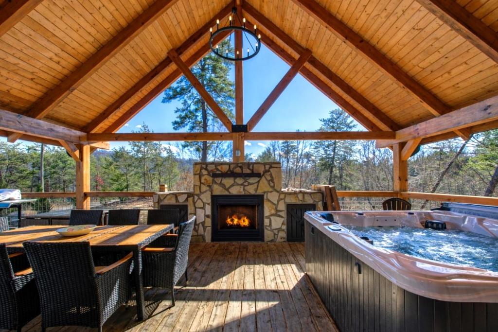 Makin' Memories- FREE Tickets-Cabin-near Dollywood, w Hot Tub, Game ...