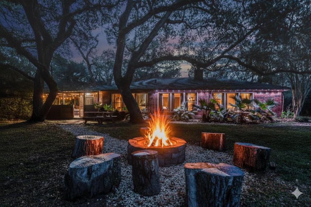 Riverside country retreat with easy access to all that Houston has to ...