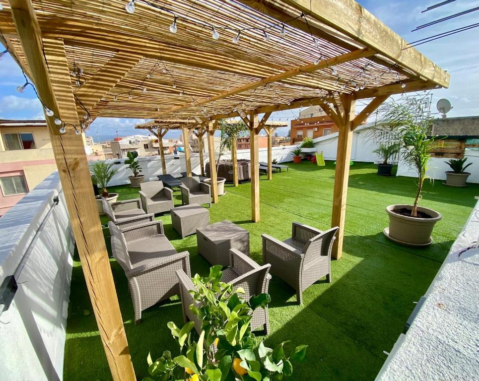 Secret Paradise & SPA Rooftop Billard room, Quartu SantʼElena (harga ...