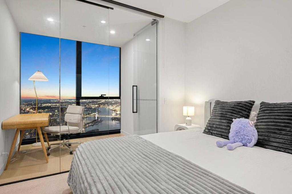 74th floor Unreal High-Rise 2b2b with Stunning Views, Melbourne ...