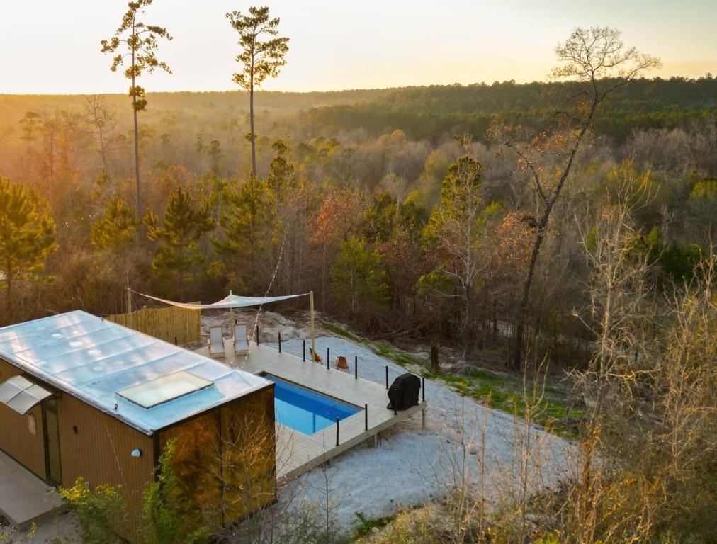 Sol - Hilltop Mirror Cabin, Pool, Sunset Views, Oakhurst (precios ...