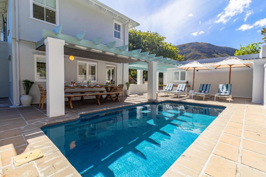 Escape to Hermanus Spacious Family Home, Hermanus (updated prices 2026)