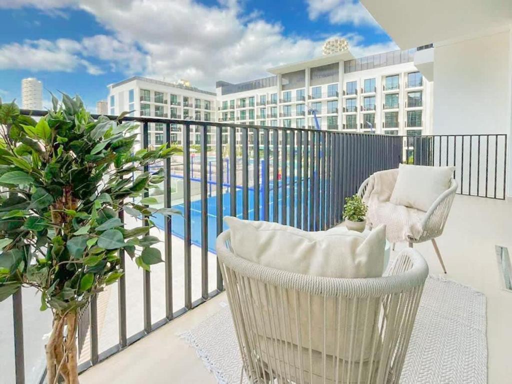 Binghatti Aurora Soft-Luxe 1BR Abode w Gym & Pool, Dubai (bijgewerkte ...