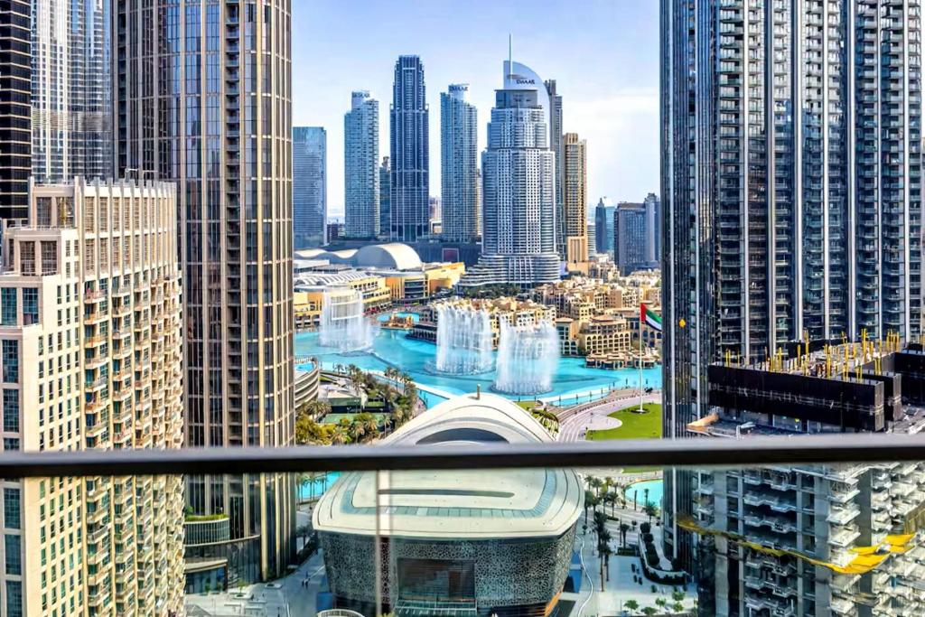 Vogue Downtown Forte near Dubai Mall and Burj Khalifa, Three-Bedroom ...
