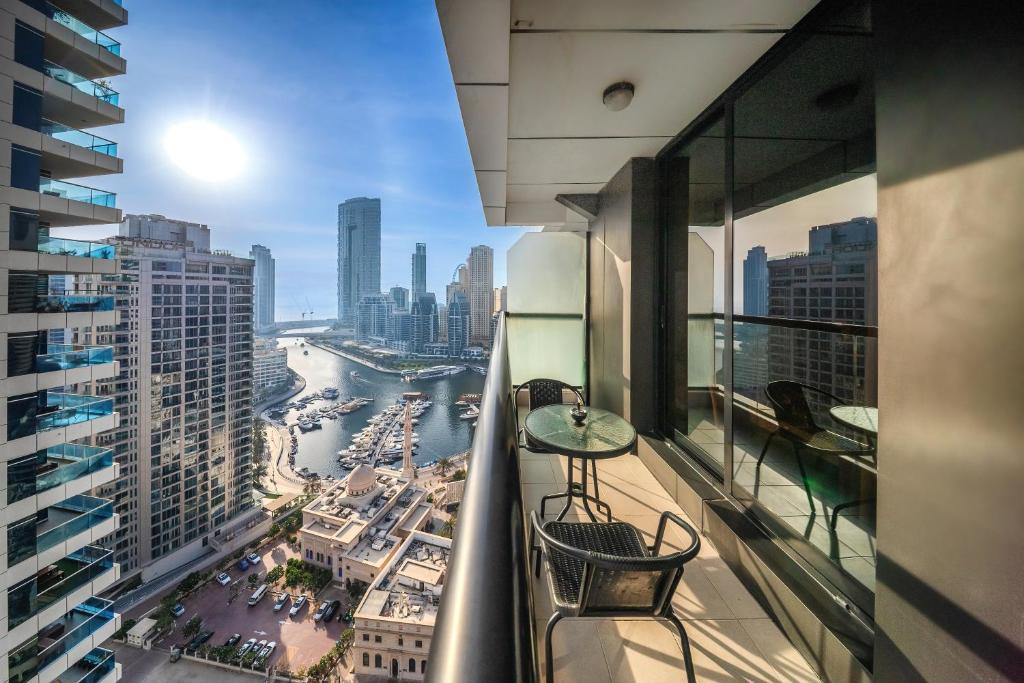 New Bright Studio in Escan Tower, For 2, Dubai Marina, Dubaï (tarifs ...