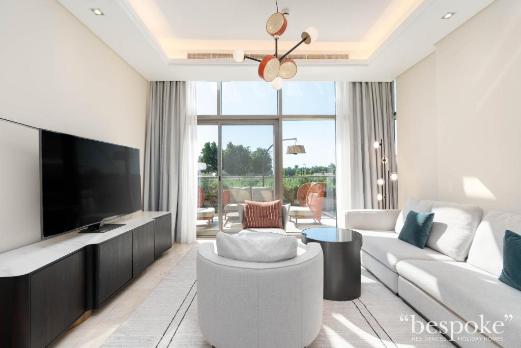 Bespoke Holiday Homes - Elegant 2BR with Terrace in The 8 Palm Jumeirah ...