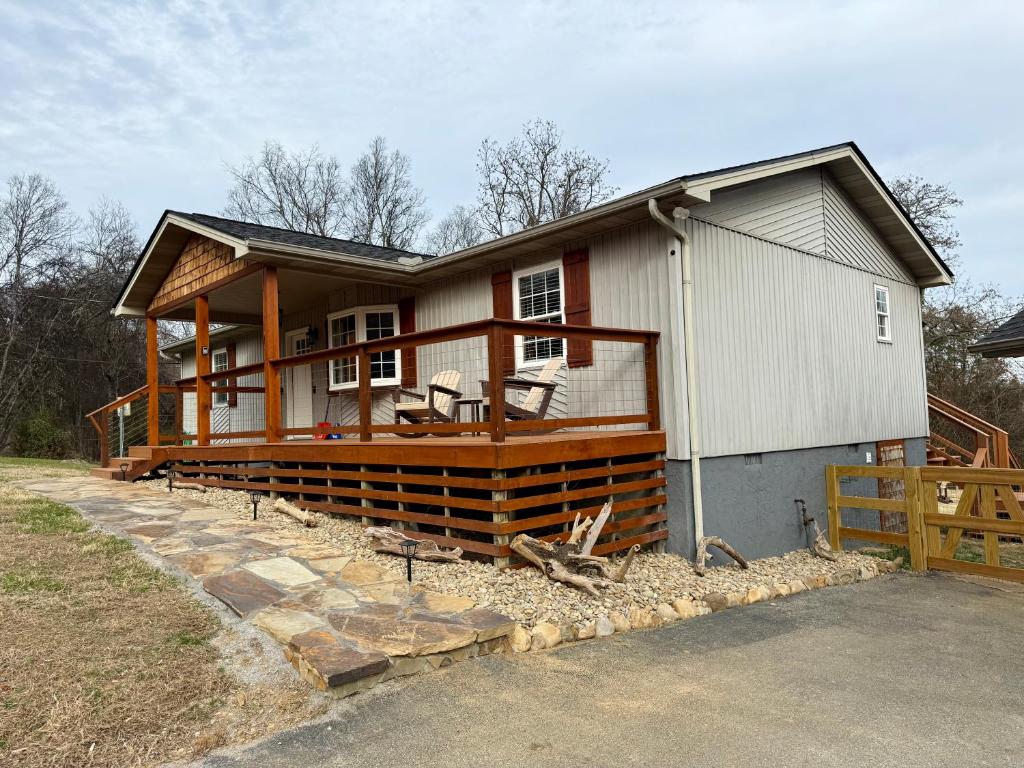 Lazy Bear Meadow | Dog-Friendly Cabin with Fenced Yard, Hot Tub ...
