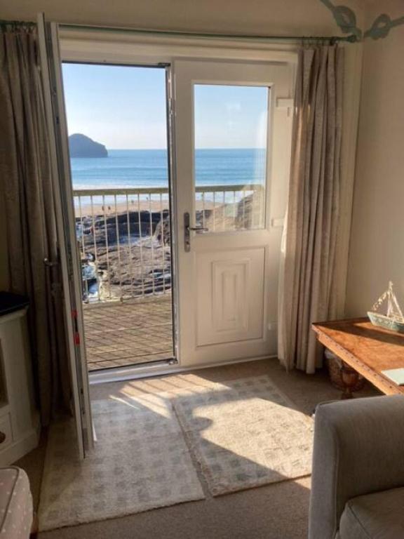 Praxis Trebarwith Strand, Treknow (updated prices 2026)
