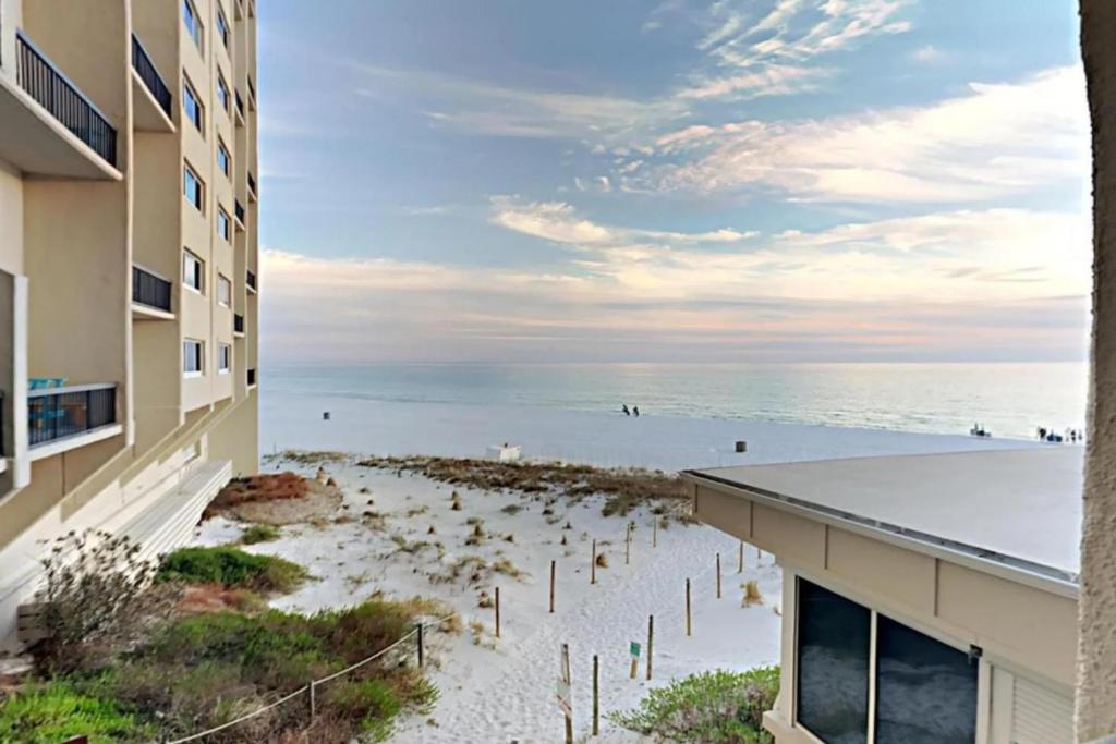 Pinnacle Port A-121- Shore Beats Work by Emerald Coast Retreats ...