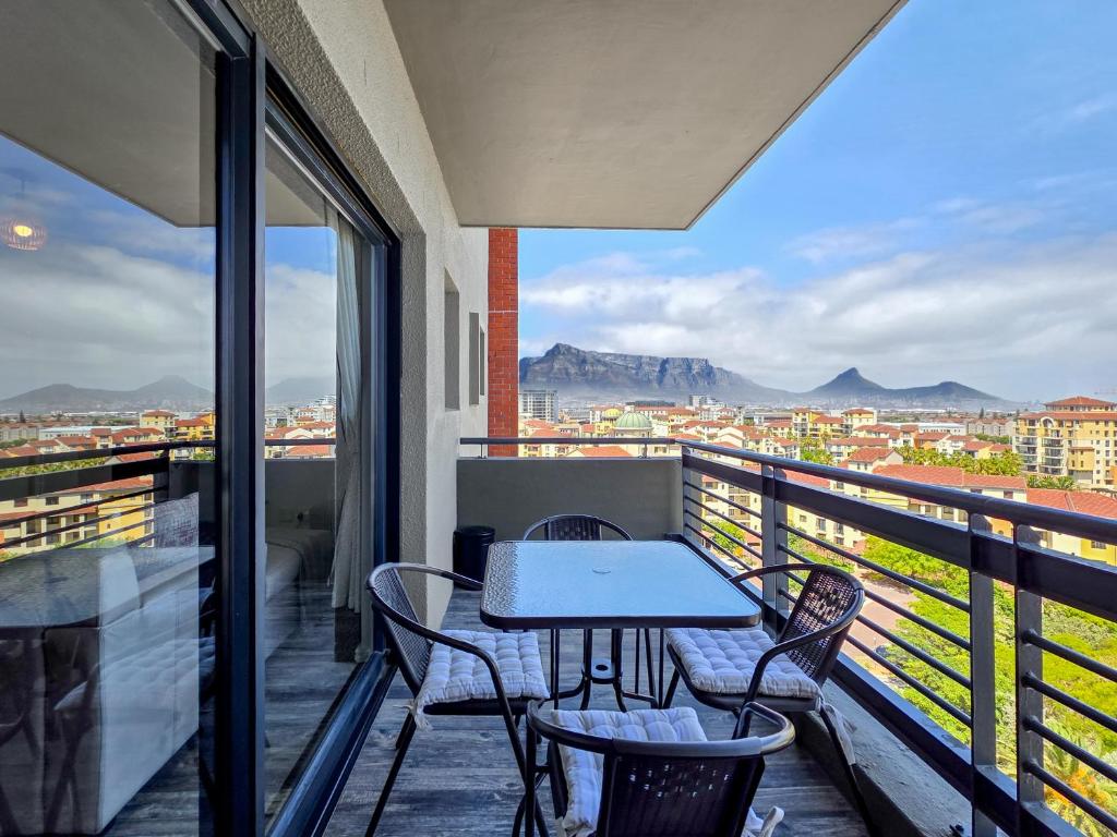 Sea, Canal & Mountain View, Rooftop Jacuzzi & BBQ, Cape Town ...