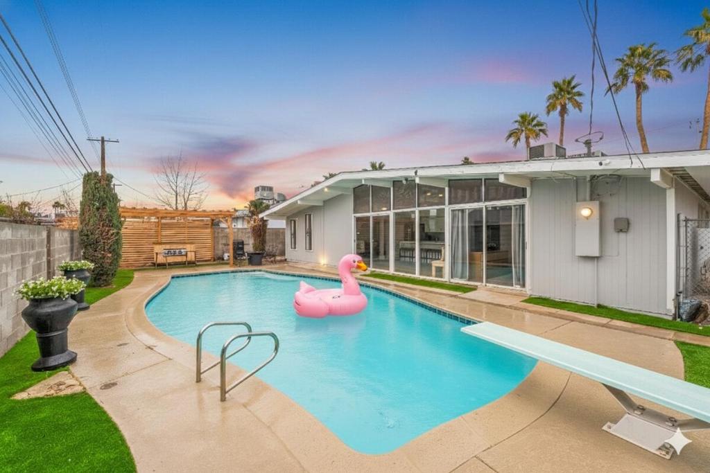 Las Vegas Eichler, Pool, Cabana Bar, Fast WiFi, Лас-Вегас (актуальные ...