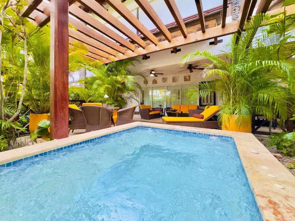 Oceanfront Unit Jacuzzi Balconies of Atlantic, El Limón (preços ...