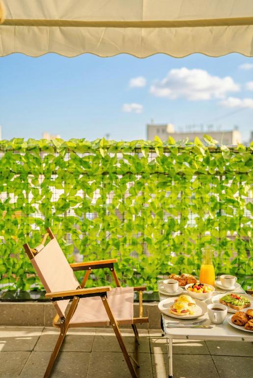2 minutes walk from Sangsu Station Private terrace & Seoul night view ...
