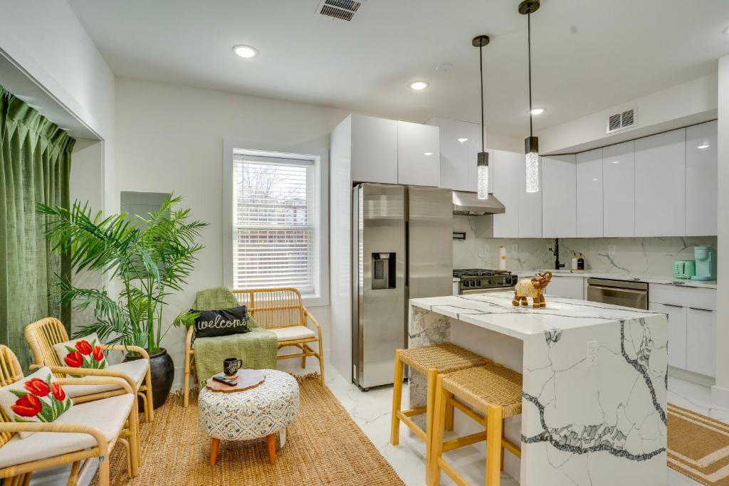 6 Mi to Times Square Stylish Jersey City Retreat, Hoboken ...