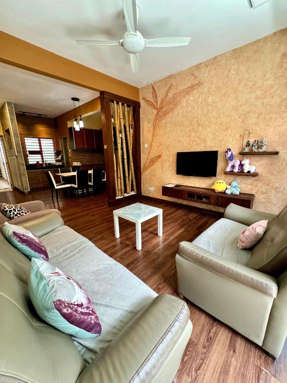 Ayaan Bliss Homestay at QuintetTanahRata, Cameron Highlands (prezzi ...