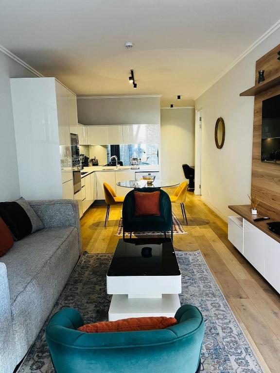 Ellipse Waterfall 2BR with Pool, Restaurant & Gym, Midrand (prețuri ...