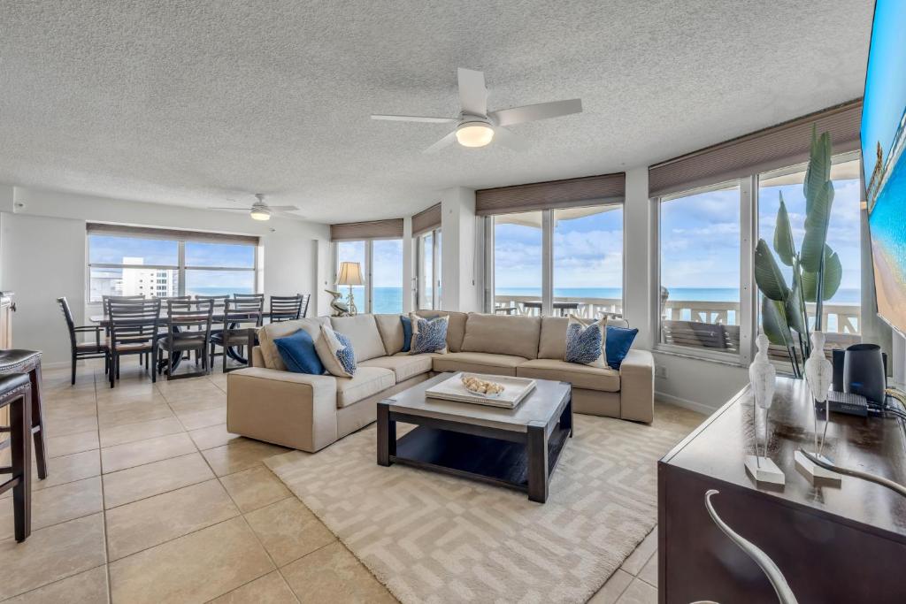 Direct Oceanfront Corner Condo, Family-Friendly with Beachfront Pool ...