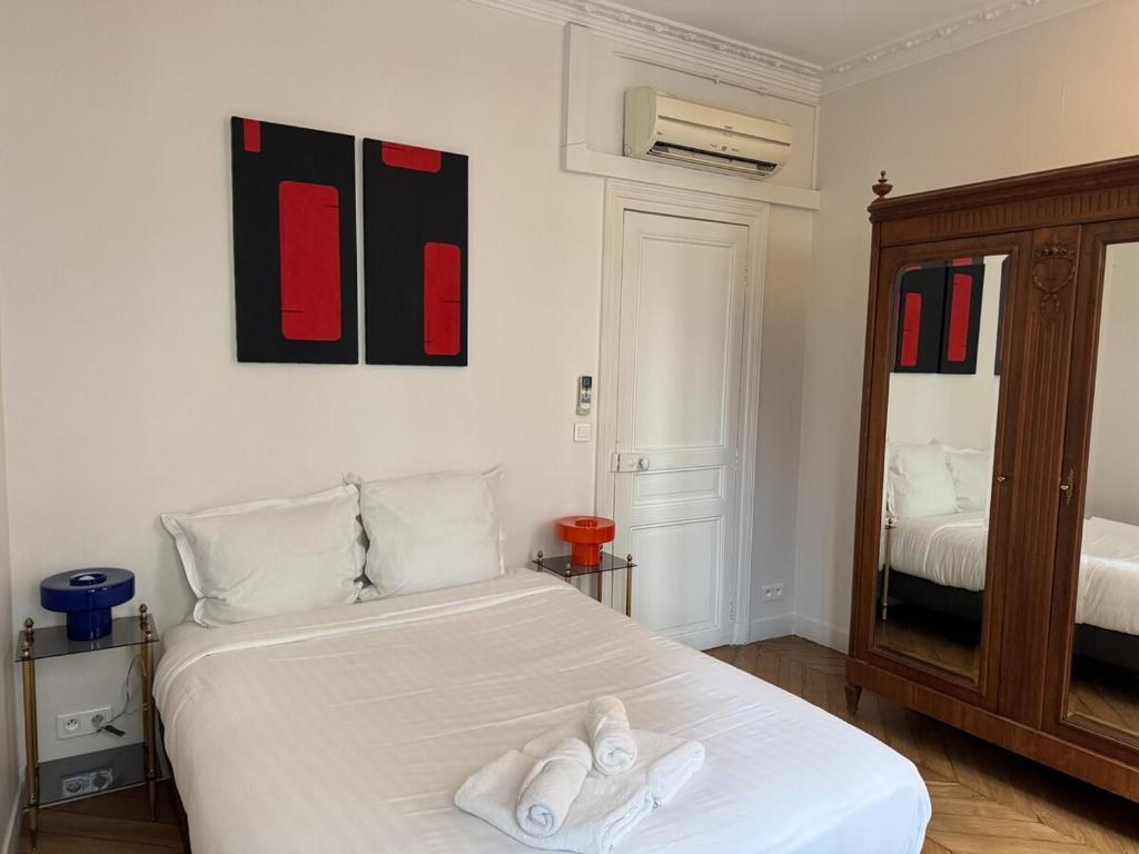 Appartement parisien - Balcon face au Louvre, París (precios ...