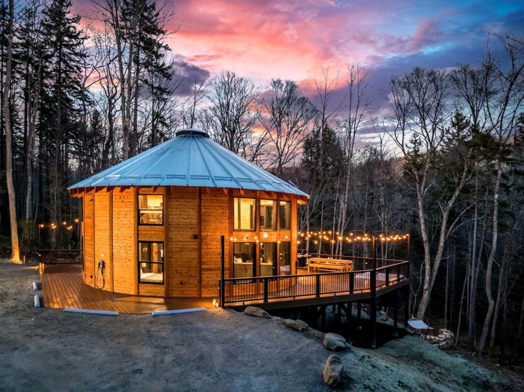 Spectacular Yurt with Breathtaking Outdoor and Indoor Spaces in Vermont ...