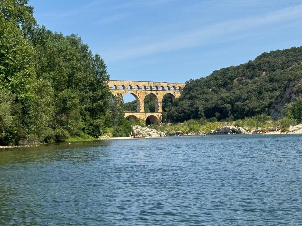 Jabadao - Chambre familiale à Sernhac proche Pont du Gard, Sernhac ...