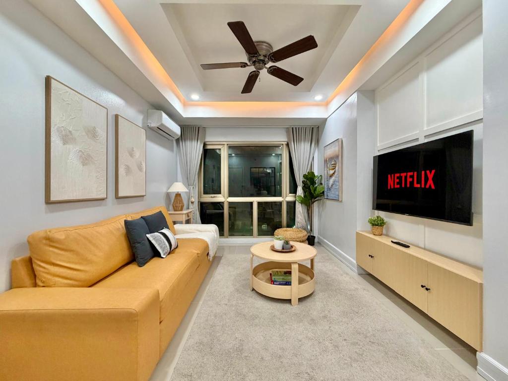 Premier 3BR with Fast Internet near High Street BGC, Manila (preços ...