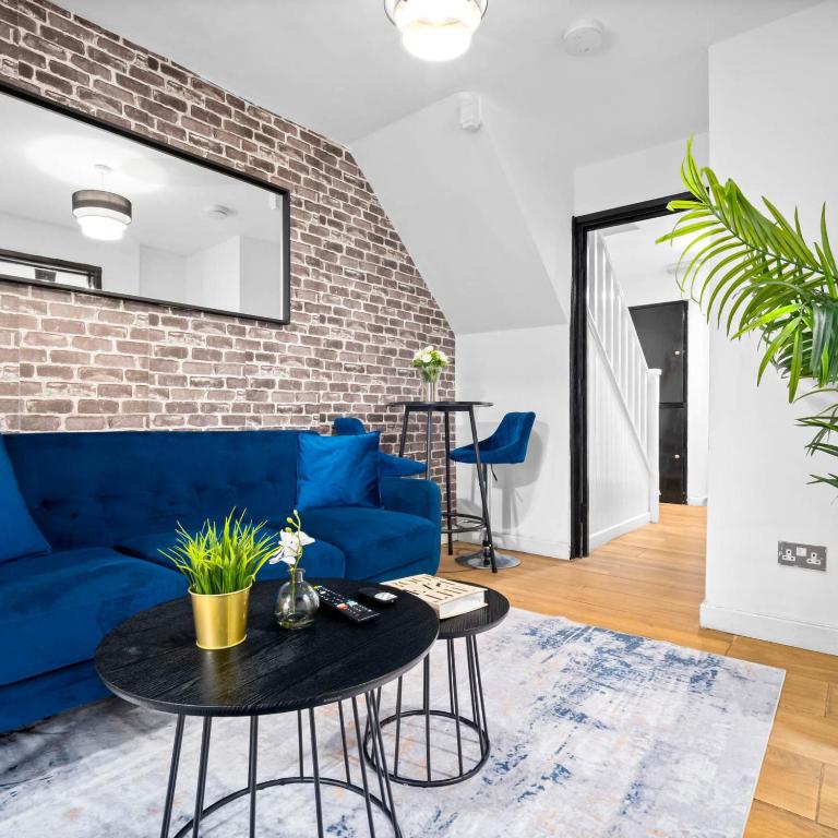 Spacious 5 Bedroom House - Birmingham - Garden - Street Parking - Wi-Fi ...