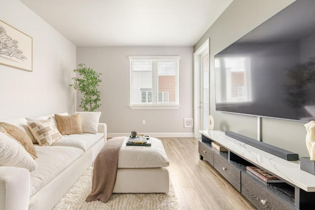 Mid-rise Modern Lux loft In The City, Sacramento (prezzi aggiornati per ...