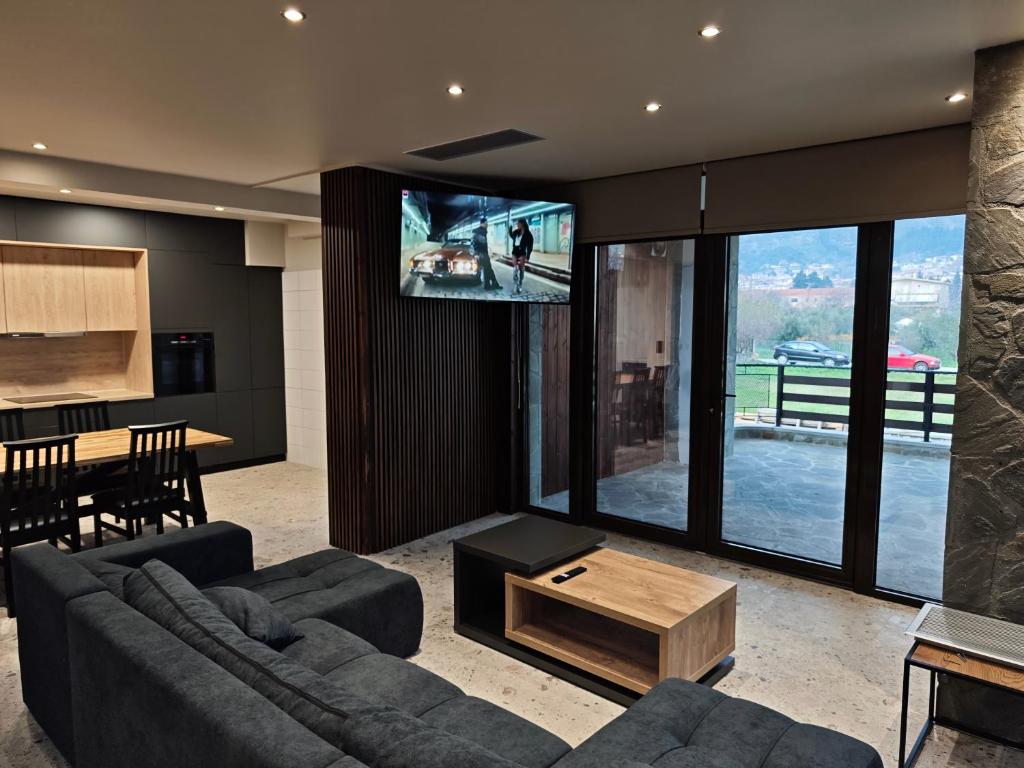 Under the rocks luxury, Kalabaka (preços atualizados para 2026)