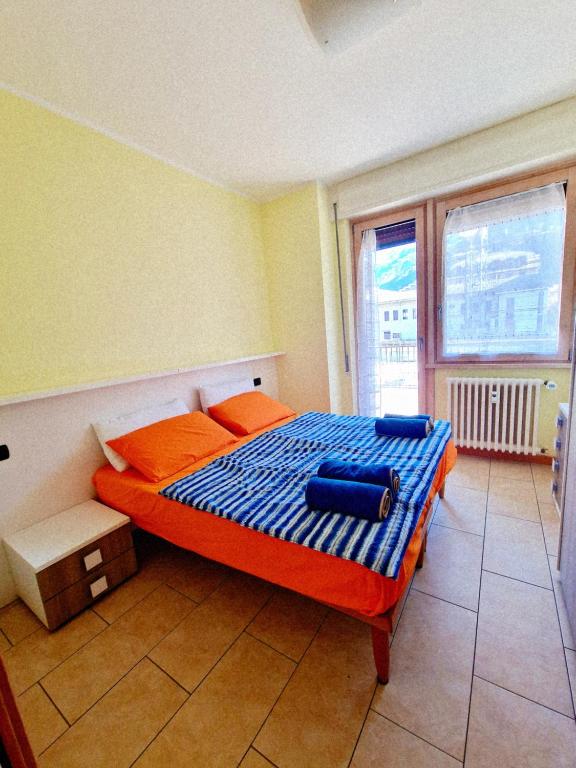 CONTINENTAL 2 - ONE MINUTE TRAINS STATIONS - Tirano center, Tirano ...