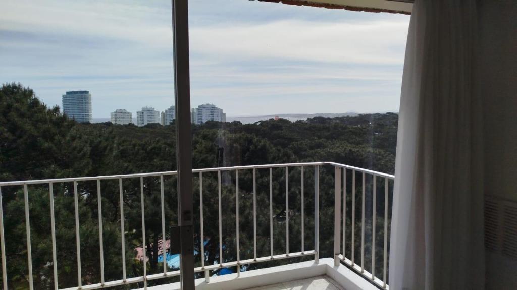 Amplio y con vista al mar en complejo Arcobaleno, Пунта-дель-Эсте ...