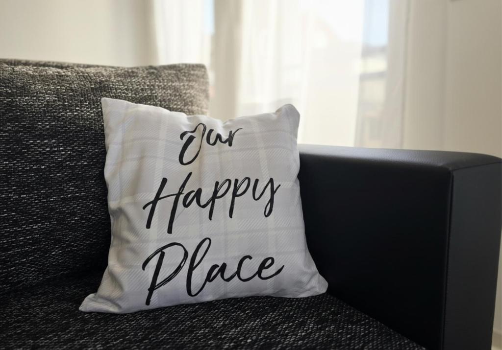 Homely second Floor Apt-Balkon und Parken-APOLONIAliving, Karlsruhe ...