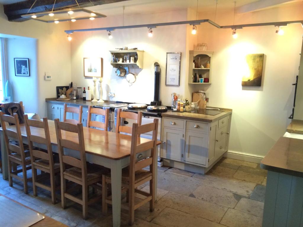 Higher Melcombe Manor, Ansty (updated prices 2025)