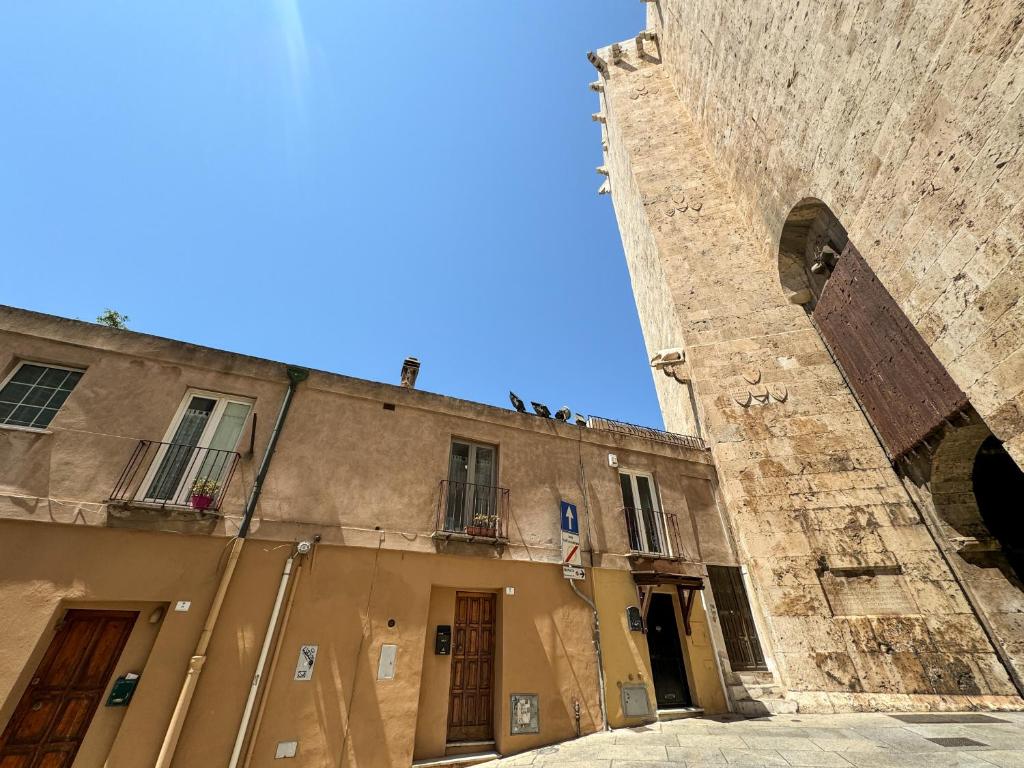 Kalma Elephant Tower Guardians House - Historic Stay at Old Town ...