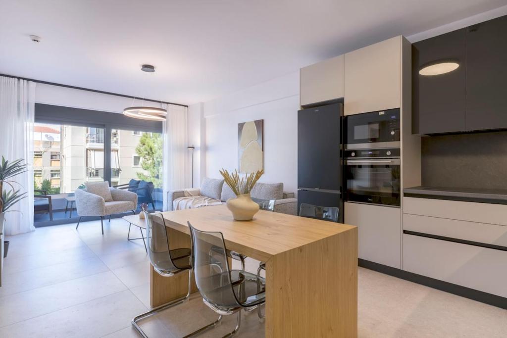 Elliniko Riviera - Family Apt Near Metro by MPS, Atenas (precios ...