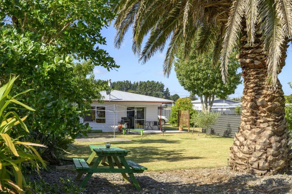 Crunchy's Crib by Aotearoa Escapes, Foxton (2026 güncel fiyatları)