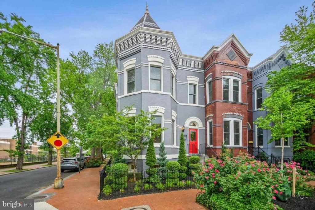 Turreted Townhouse - full of wonders, Washington (preços atualizados de ...