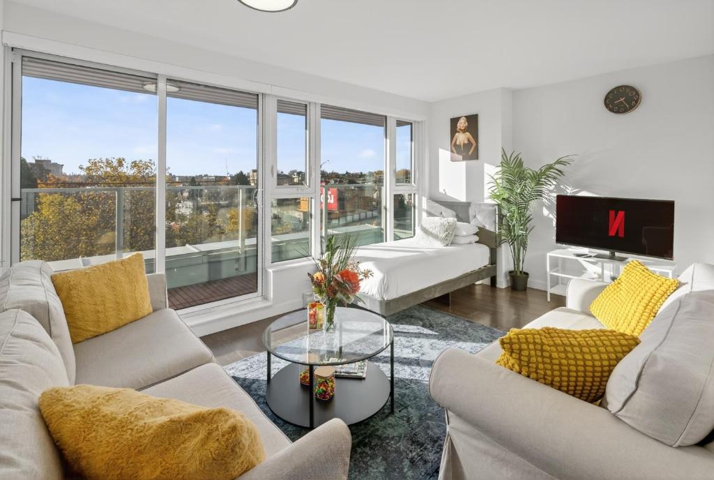 Large 2BR City Apartment near Downtown Vancouver, Vancouver (updated ...