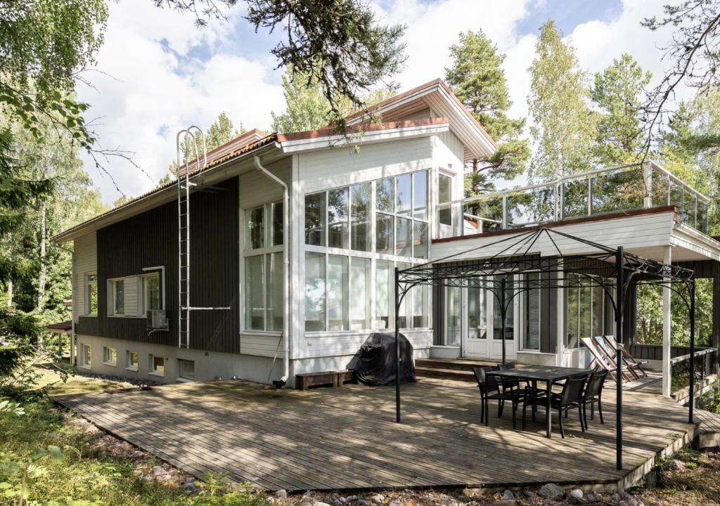 Villa Kanerva, Grand Design -style bright house by the sea!, Siuntio ...