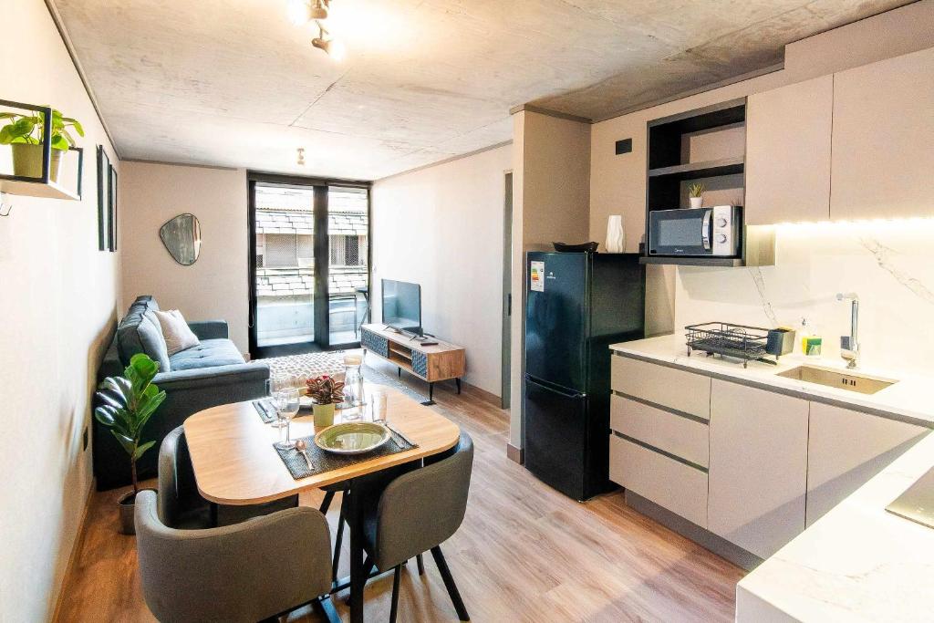 HOM I Providencia I Metro Sta Isabel I Plaza Italia GB304, Santiago ...