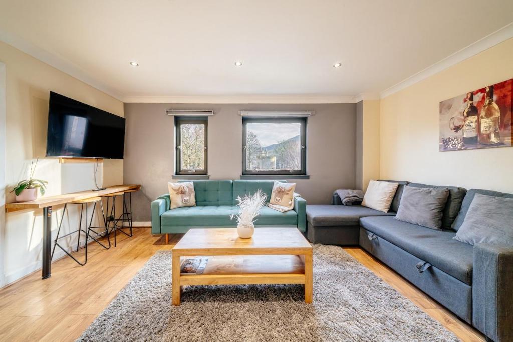Bottom of Royal Mile 7 Beds Sleeps 12 3 Bthrooms, Edinburgh ...