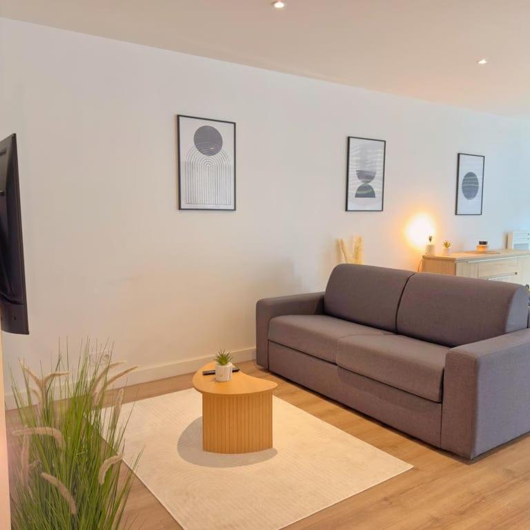 Grand Square -5 min from train station & center, La Rochelle (precios ...