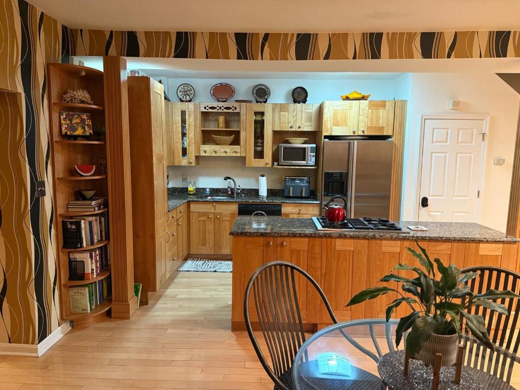 Walk 2 metro near Trinity Howard free parking NWDC, Washington (preços ...