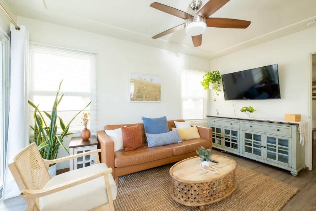 Boho Chic Cottage Walk to Cafes Outdoor Lounge, San Diego (precios ...