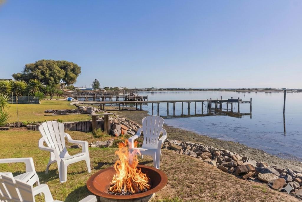 Mundoo Waters - Tranquil Waterfront Haven with Jetty, Hindmarsh Island ...